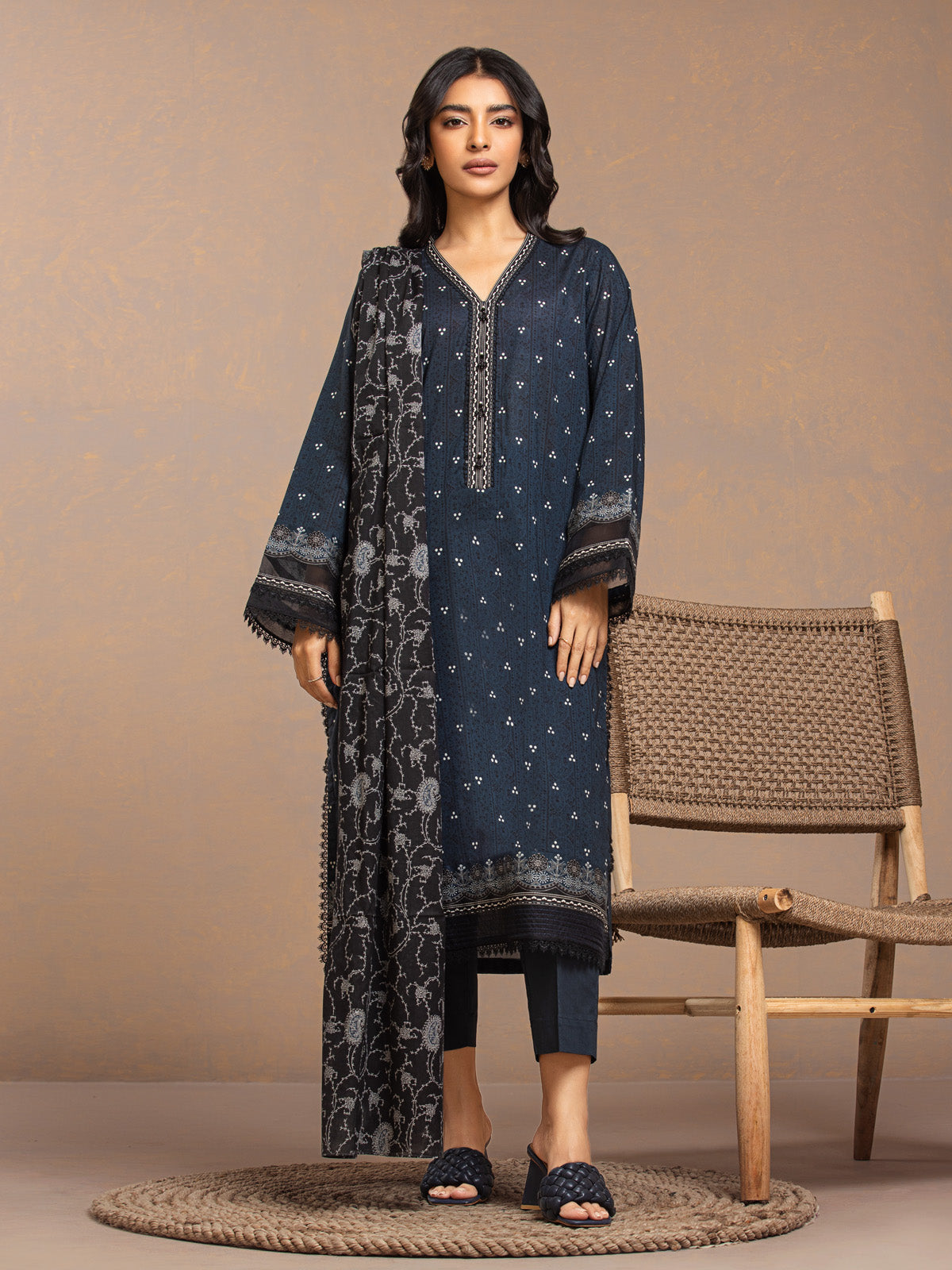 edenrobe Women's Navy Unstitched 3Pc Khaddar - EWU23A3-27286-3P – edenrobe Pakistan