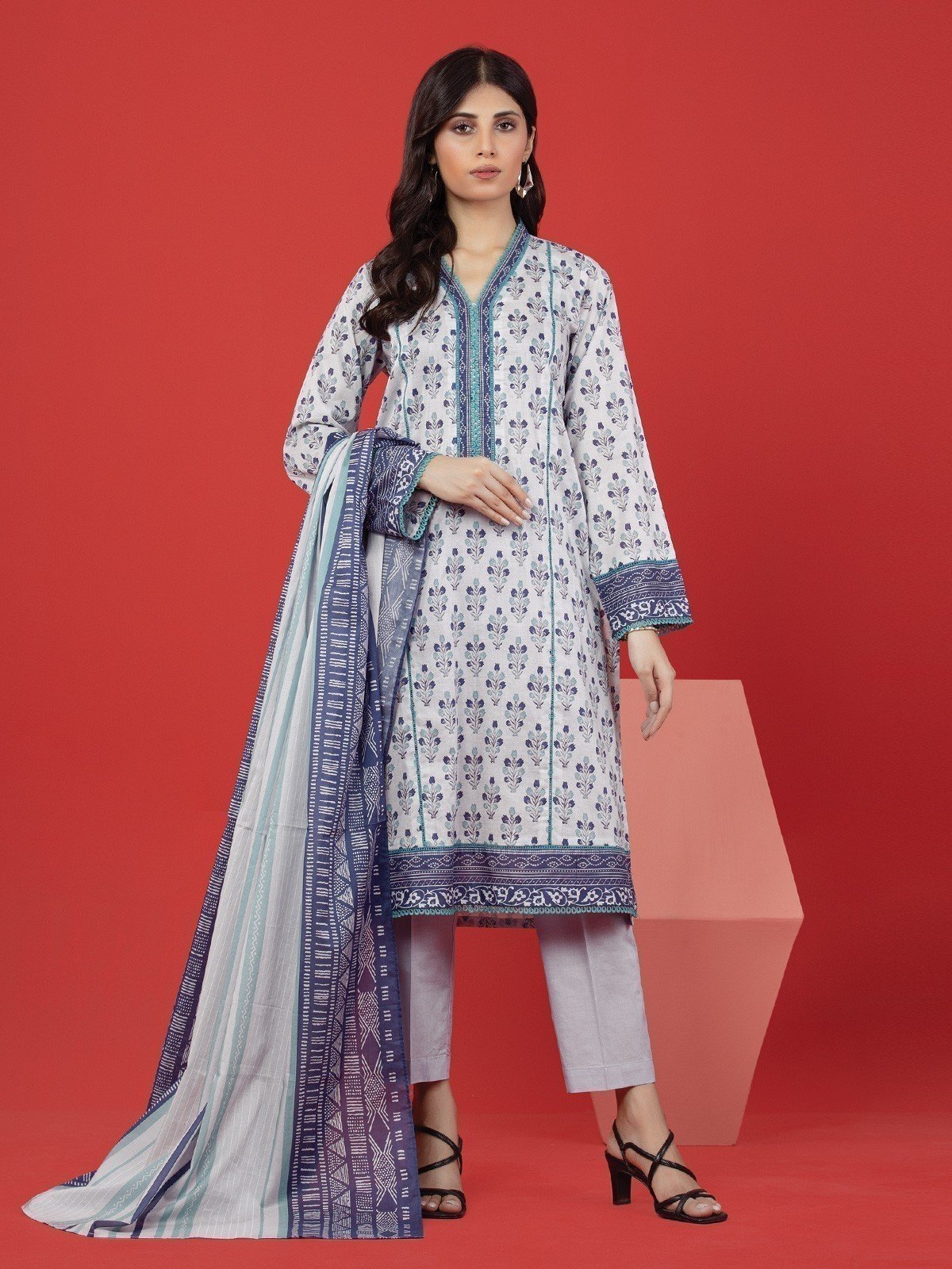 edenrobe Women's Light Grey Unstitched 3PC Lawn - EWU23A1-26382 – edenrobe Pakistan