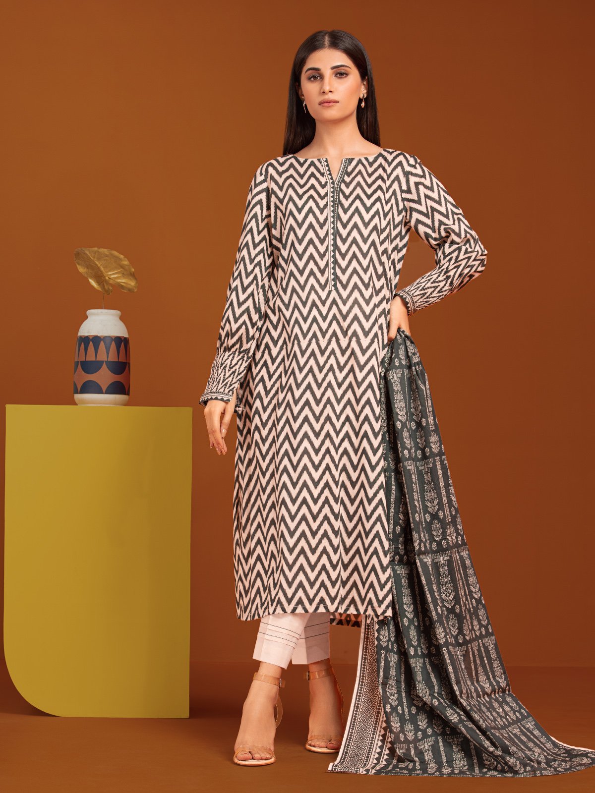 edenrobe Women's Unstitched 3PC Khaddar - EWU23A3-27032-3P – edenrobe Pakistan