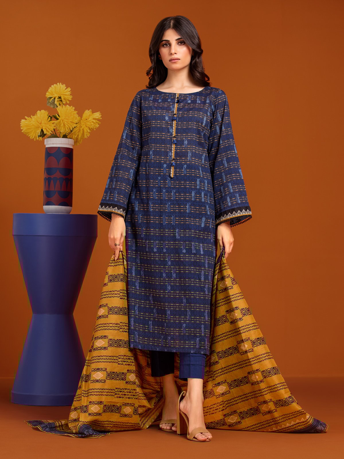 edenrobe Women's Blue Unstitched 3PC Khaddar - EWU23A3-27068-3P – edenrobe Pakistan