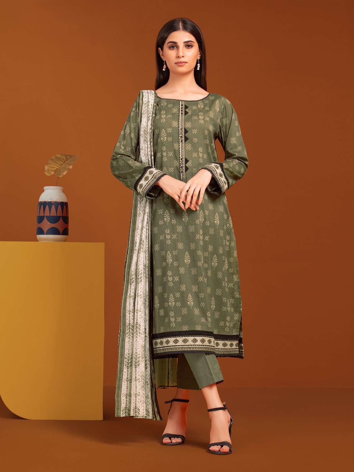 edenrobe Women's Mehndi Unstitched 3PC Khaddar - EWU23A3-27131-3P – edenrobe Pakistan